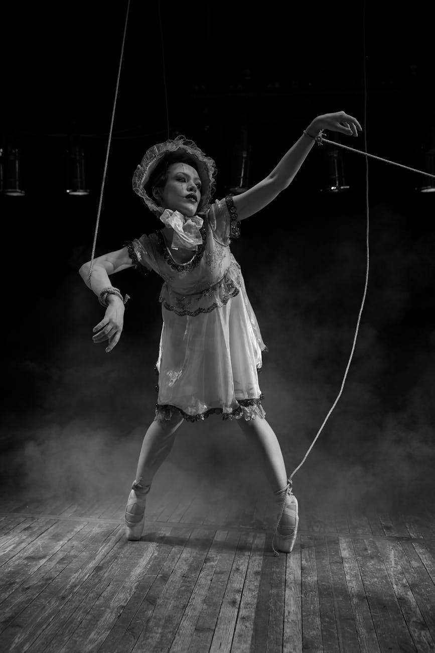 Strings – Walk the Moon